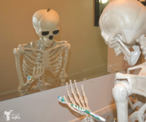 30 HILARIOUS "Elf on the Shelf" Ideas for your Halloween skeleton ...